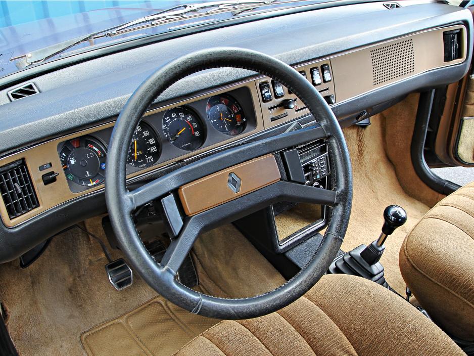 Renault 30 spécifications techniques et économie de carburant